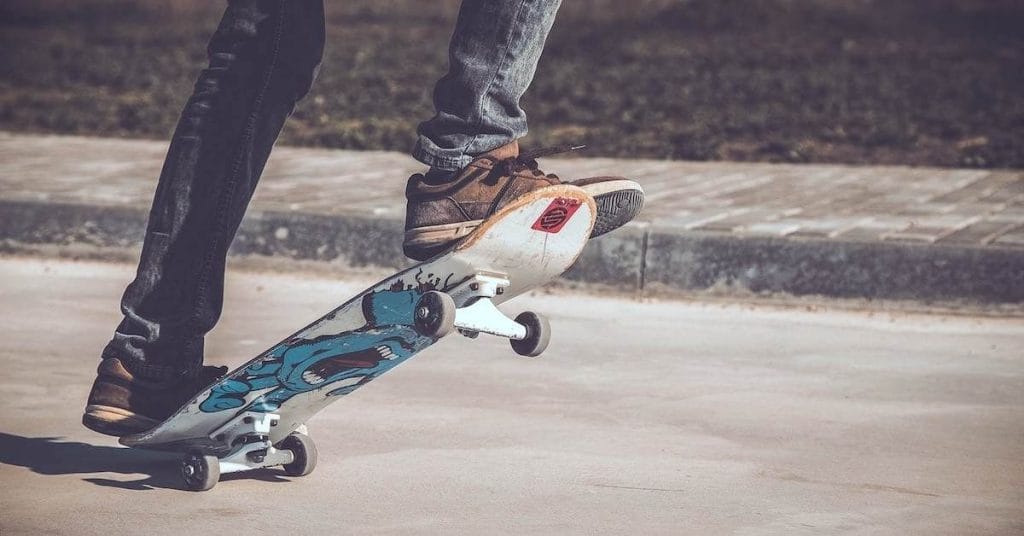 Top 5 Perfect Easy Skateboard Tricks To Learn In One Day!